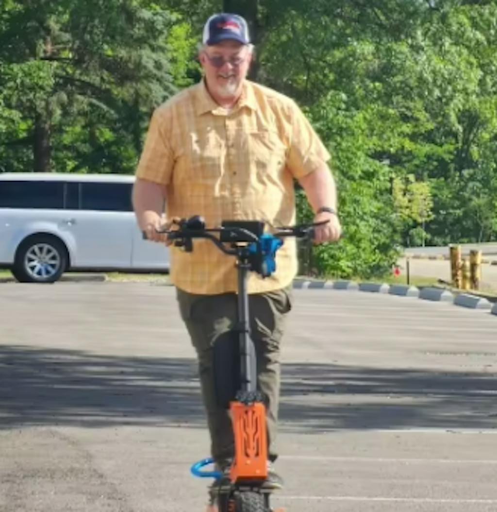 Arwibon GT08 E-Scooter – High-Performance Off-Road Ride with Seat