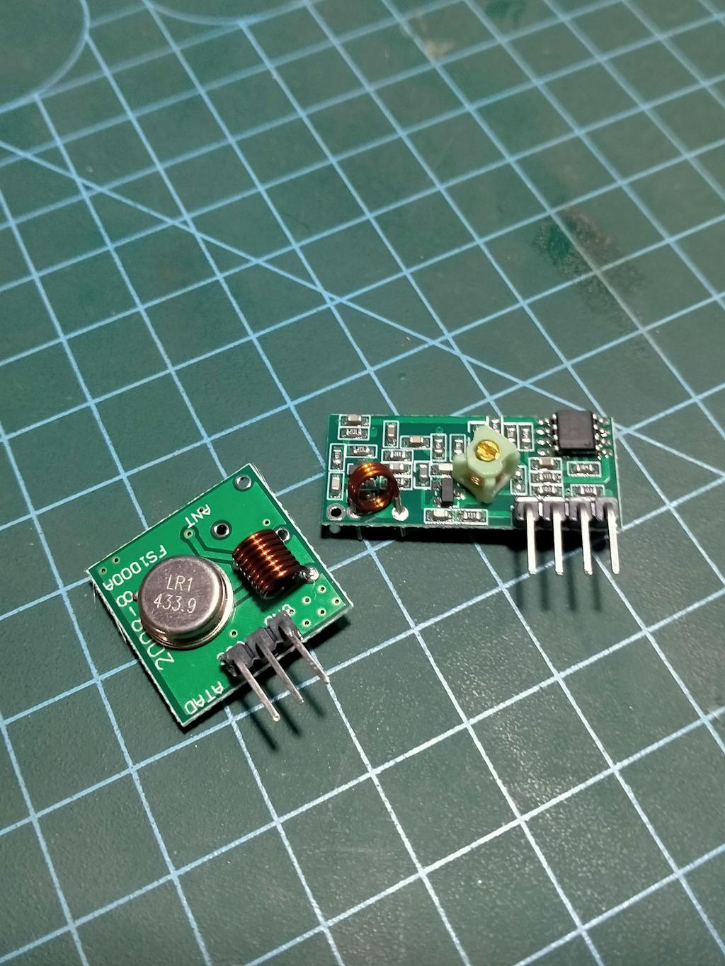 433MHZ FS1000A RF WIRELESS TX & RX MODULE in Pakistan