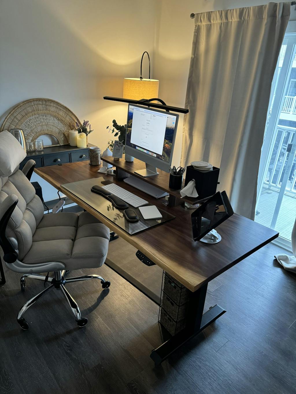 Elephant Desks - Height Adjustable Live Edge Standing Desk - Wavy Seri