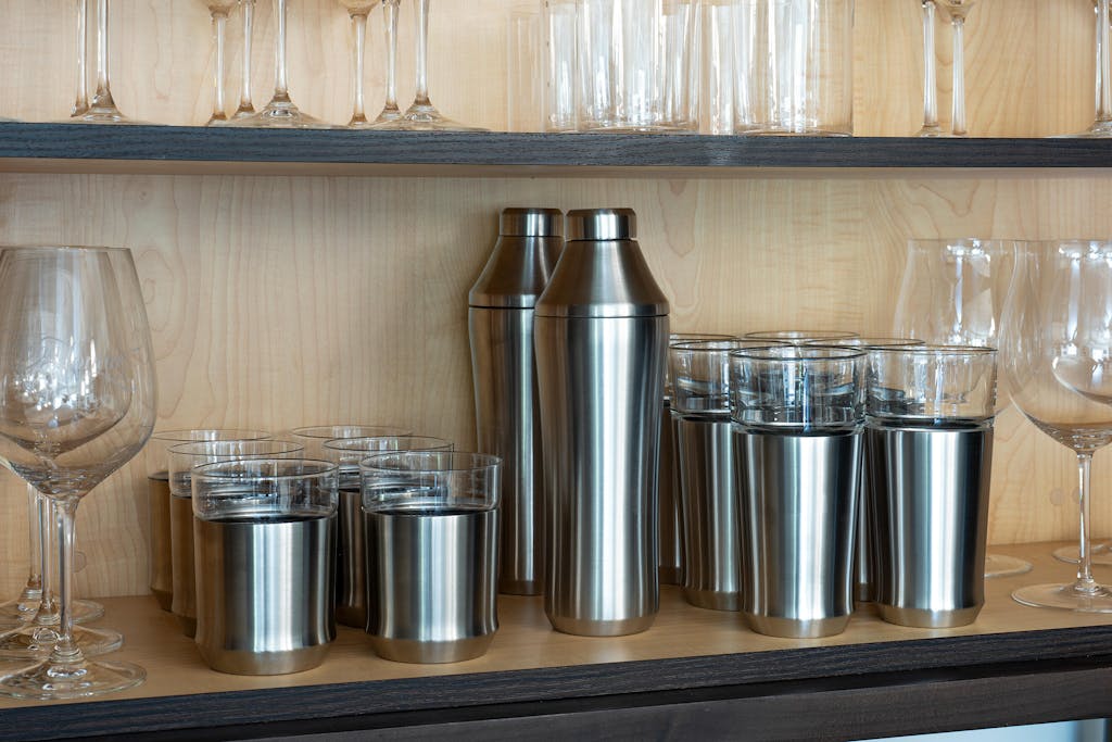 The Hybrid Pint Glass Gunmetal Black | Elevated Craft® – Elevated Craft