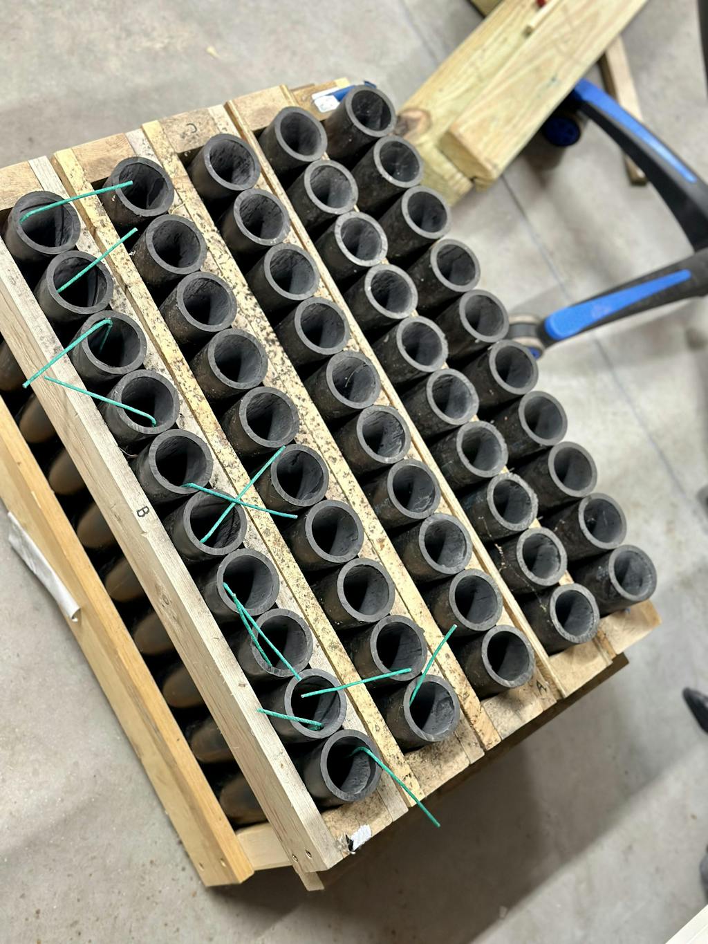 Hydra Bomb™ | 24 Break Artillery Shell at Elite Fireworks