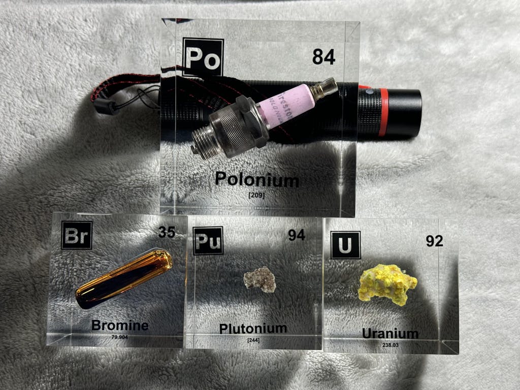 Plutonium Element Cube (Trinitite Sample) – Engineered Labs
