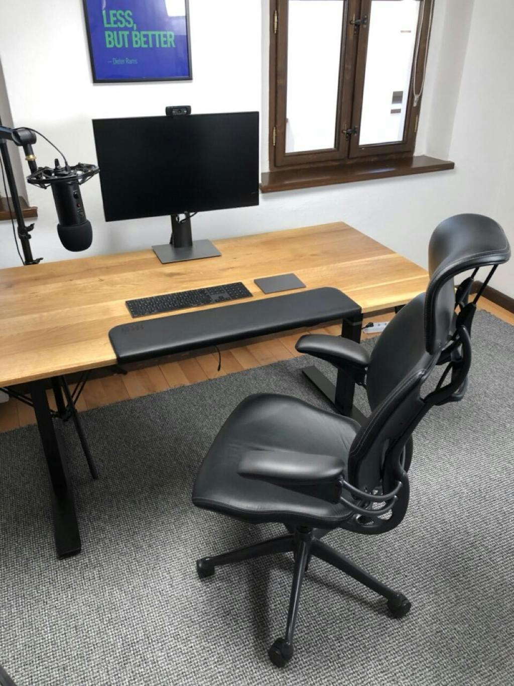 Humanscale Freedom Headrest Chair – Best Price Online for Ergonomic Comfort