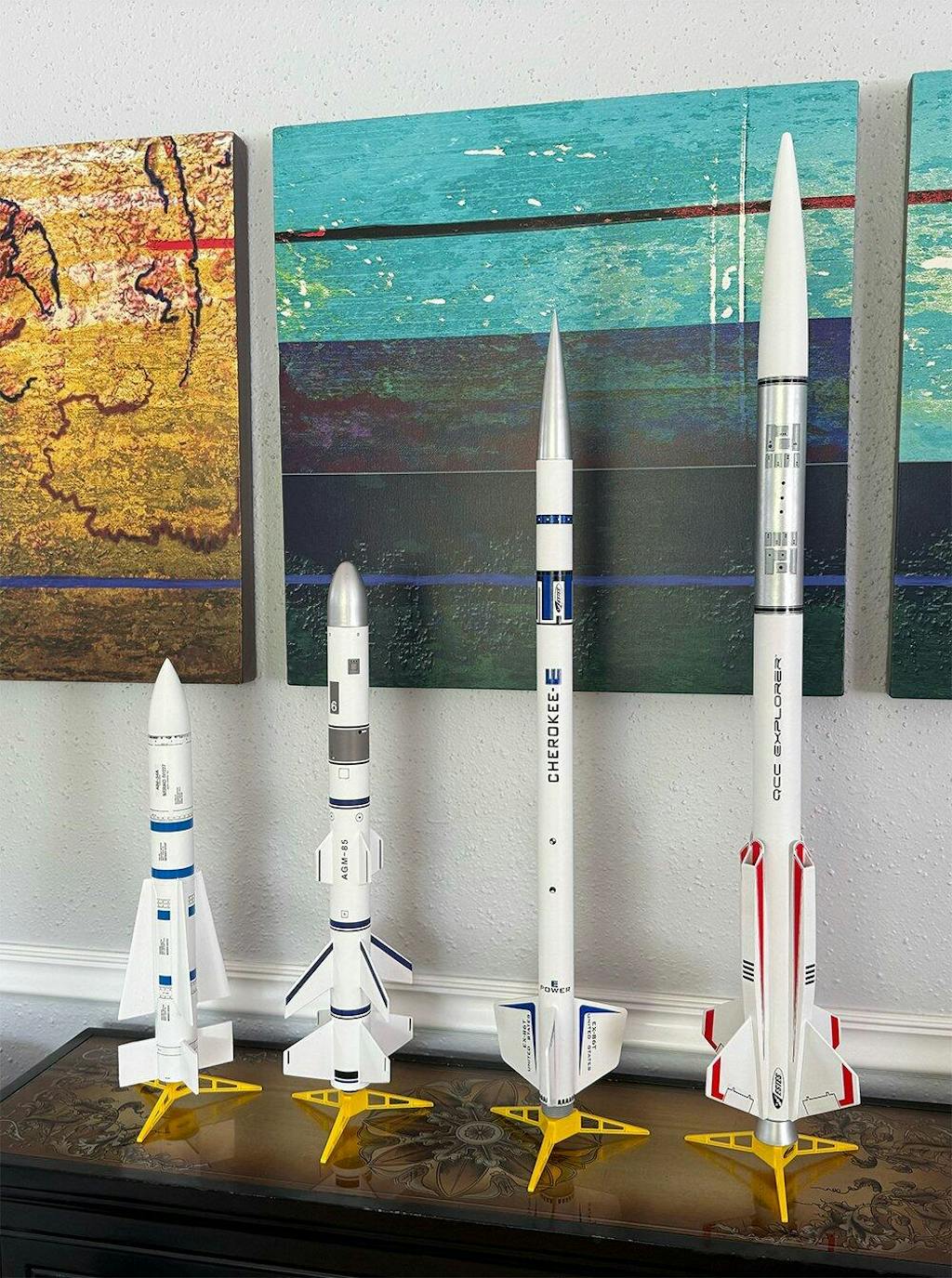 Model Rocket Display Stand C11, D & E Engine Size - 3 Pack | Estes Rockets