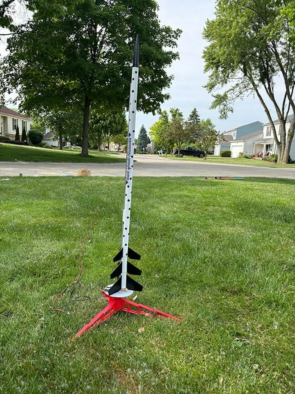 Comanche-3™ Model Rocket - 3-Stage Power and Dual Streamer Recovery ...