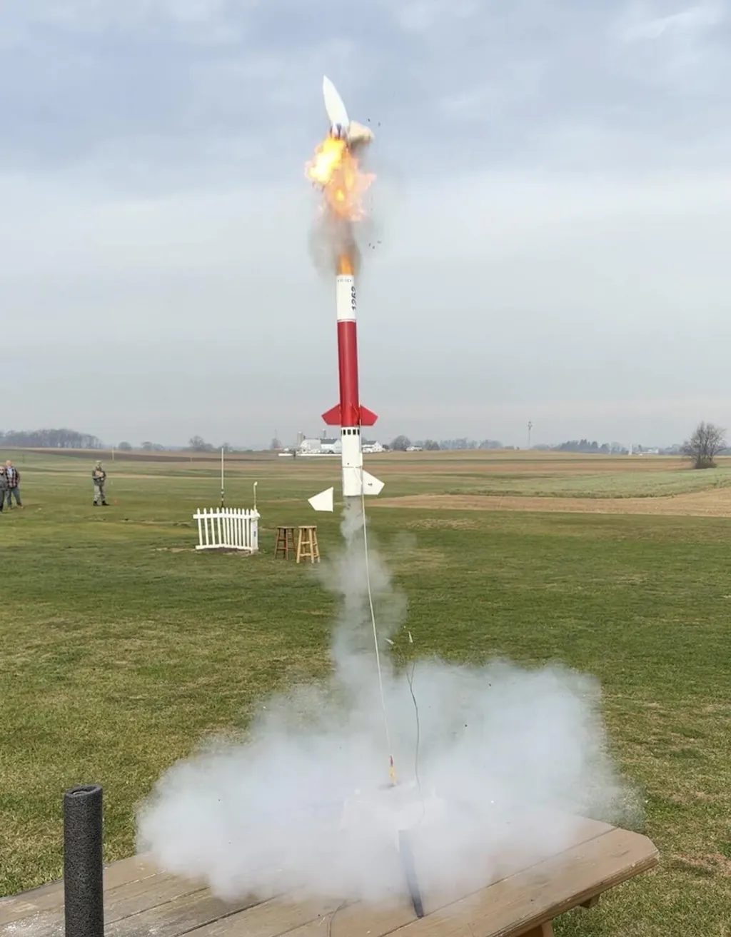 Red Nova™ Model Rocket - Advanced Estes Rocket Kit with 800 ft Altitude ...