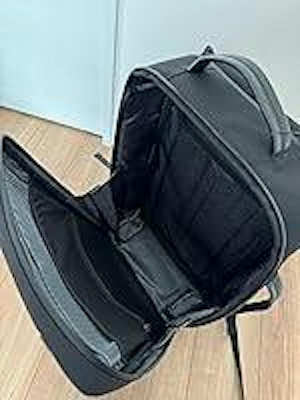 Evoon トラベルバックパック2.0・容量27L~拡張時40L【送料無料・3営業日以内に発送】