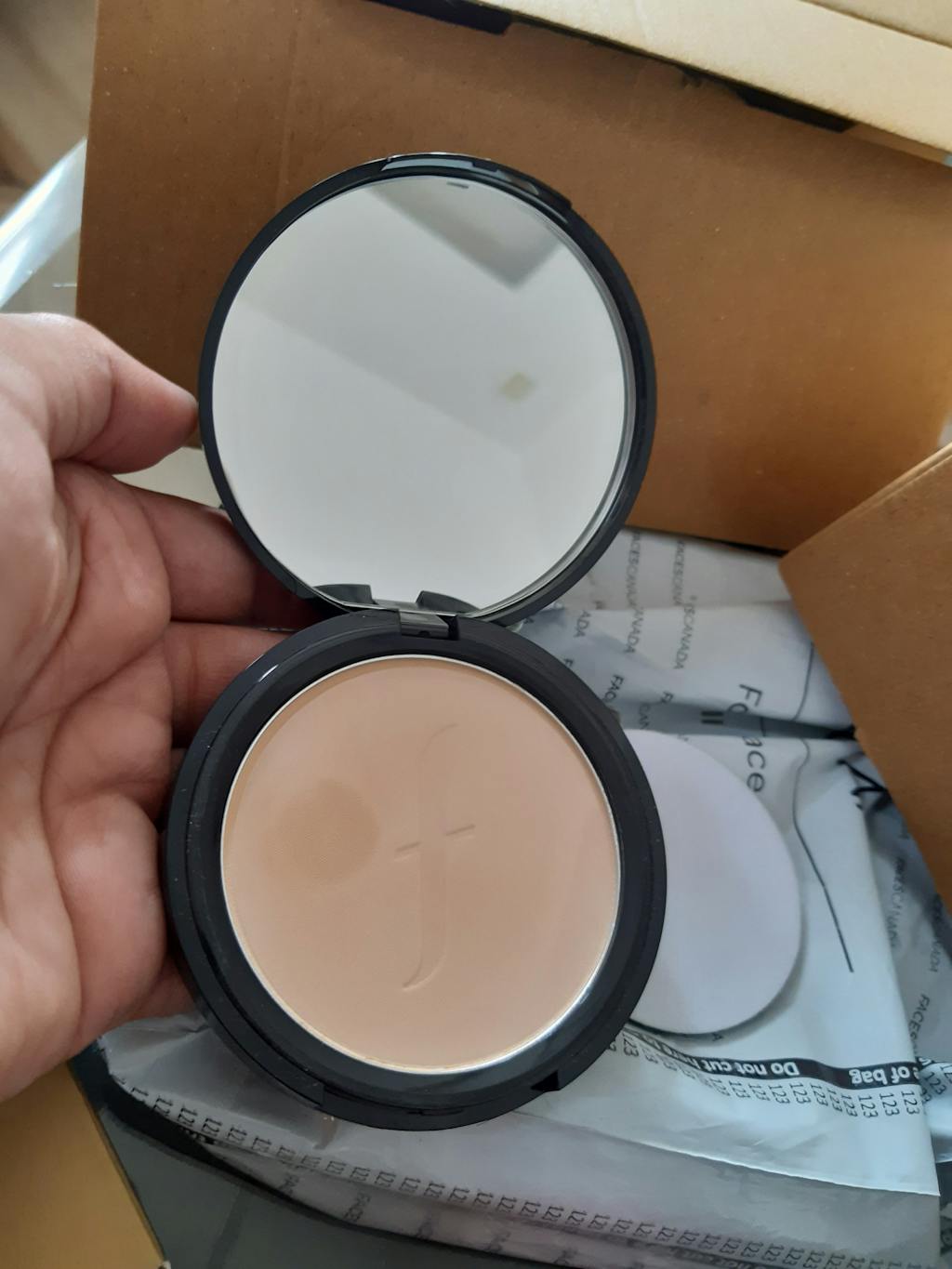 Matte Compact Powder Online - Faces Canada Weightless Stay Matte Compact