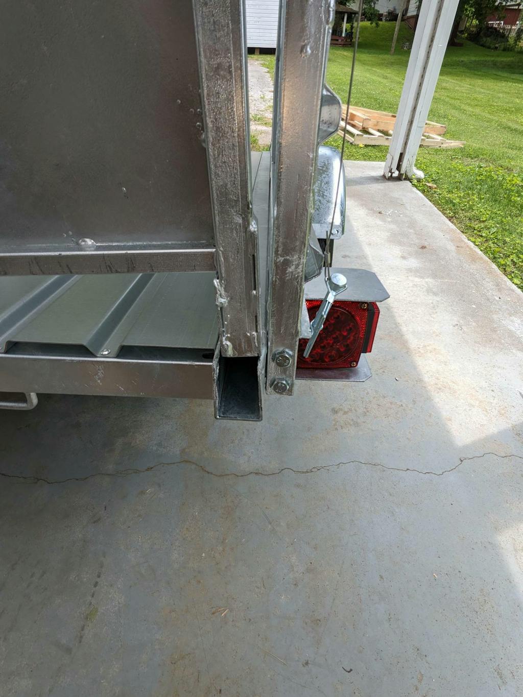 DK2 MMT5X7G-DUG 1639 lb. Capacity 4.5 ft. x 7.5 ft. Drive-Up Gate Sing ...