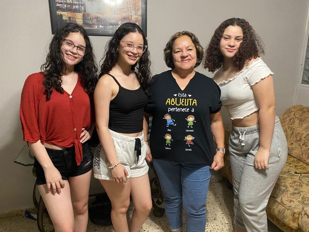 Personalized Abuela Spanish Grandma Belongs T Shirt MR233 81O34 ...