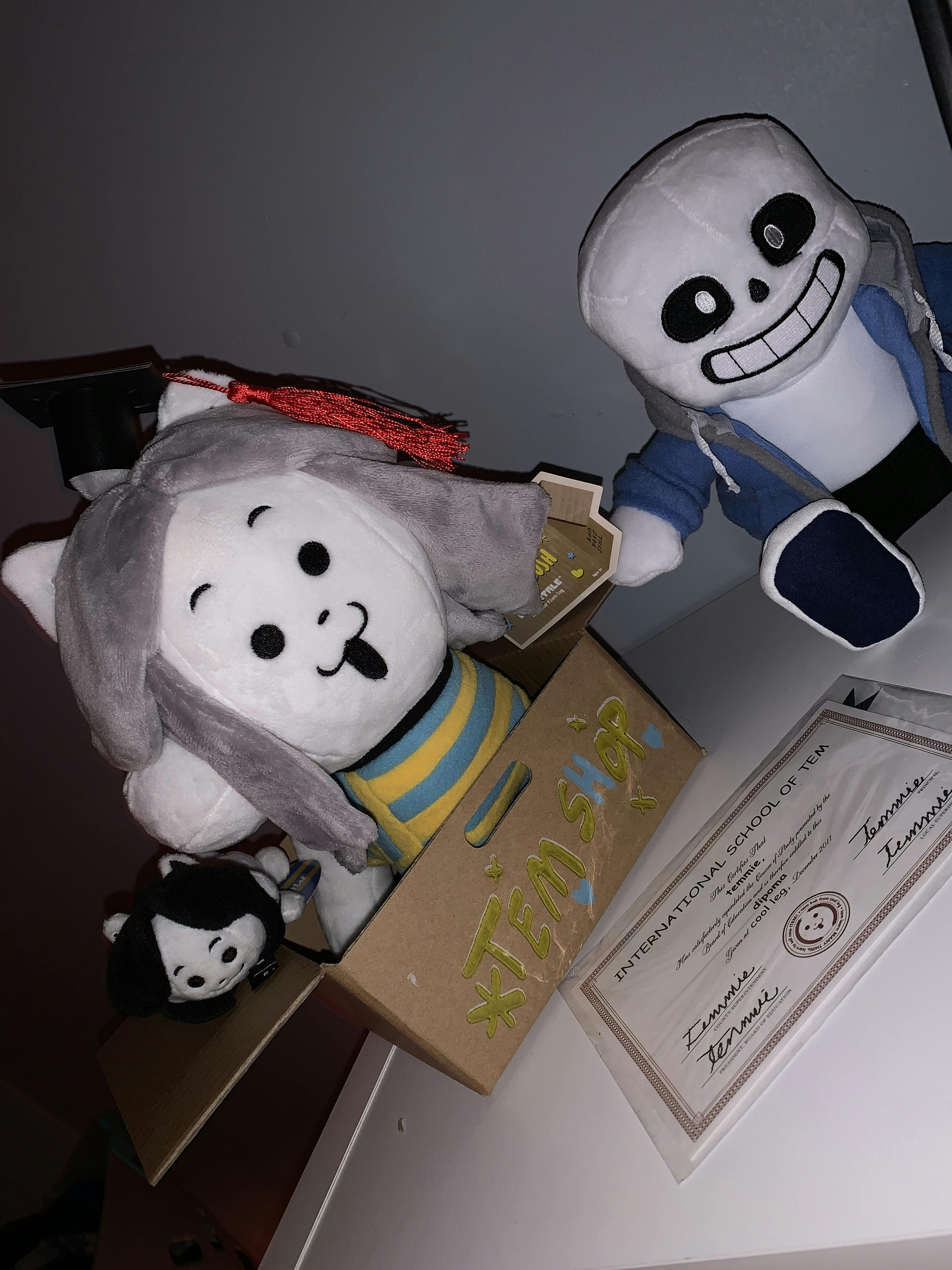 UNDERTALE - Shop Tem Plush - Fangamer