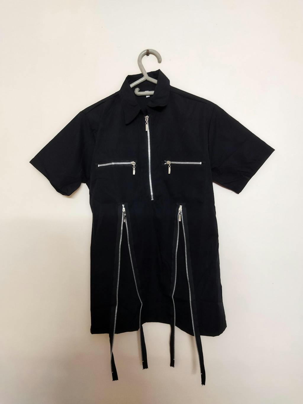 Black Zipper Polo Shirt | Changbin - Stray Kids - Fashion Chingu