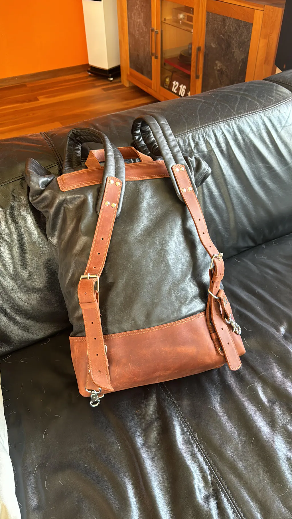 Motorcycle leather backpack, Best leather rucksack for men and women ...
