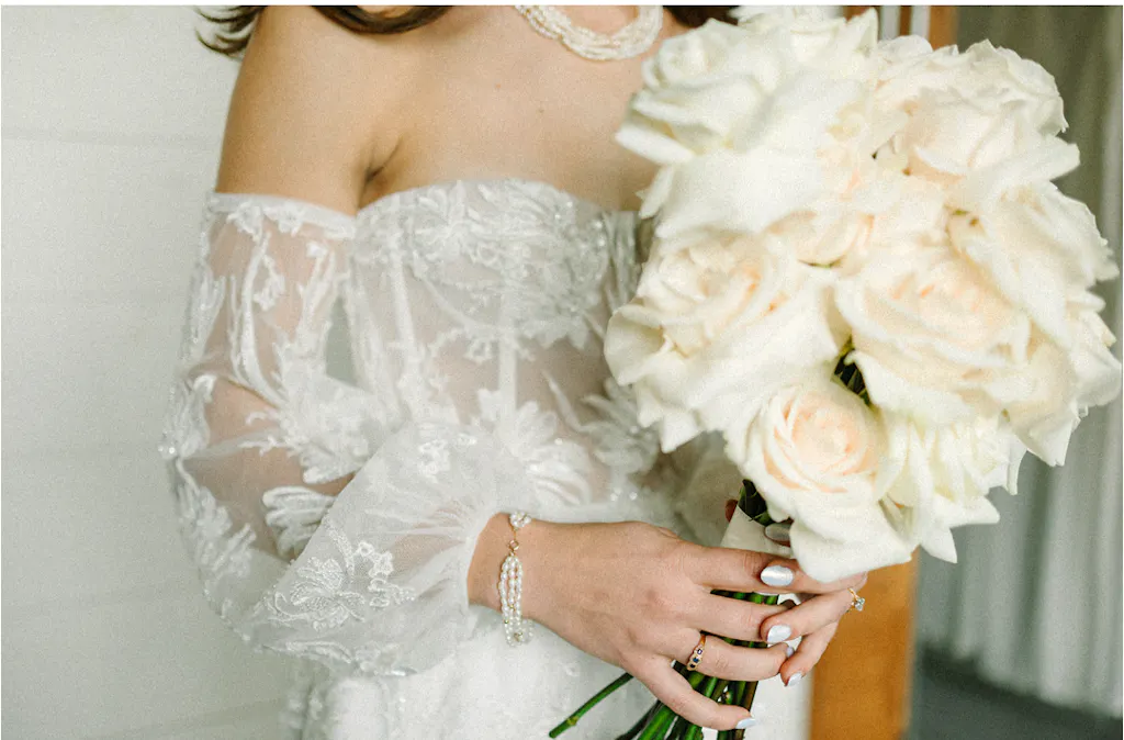 Buy Wholesale Vendela Ivory Rose in Bulk - FiftyFlowers