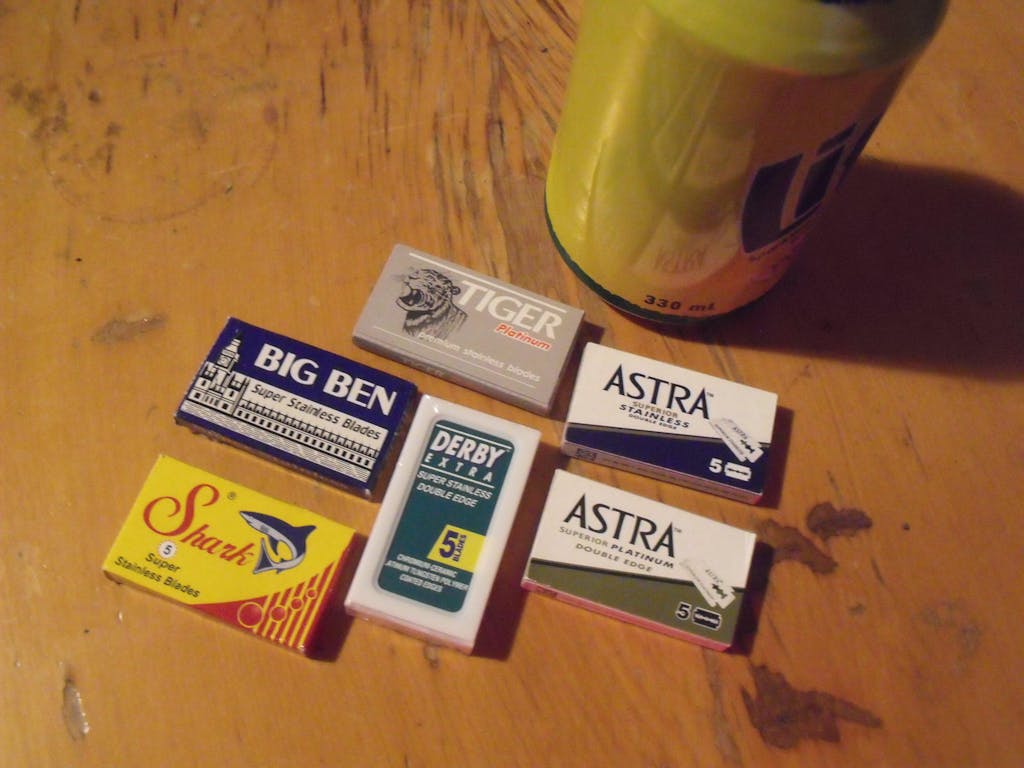 Sampler Pack of 30x DE Razor Blades – FineShave