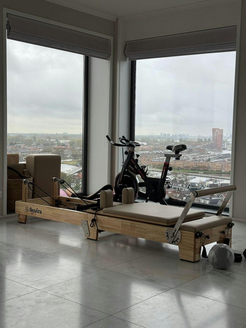 Flexera Folding - Foldable Oak Pilates Reformer