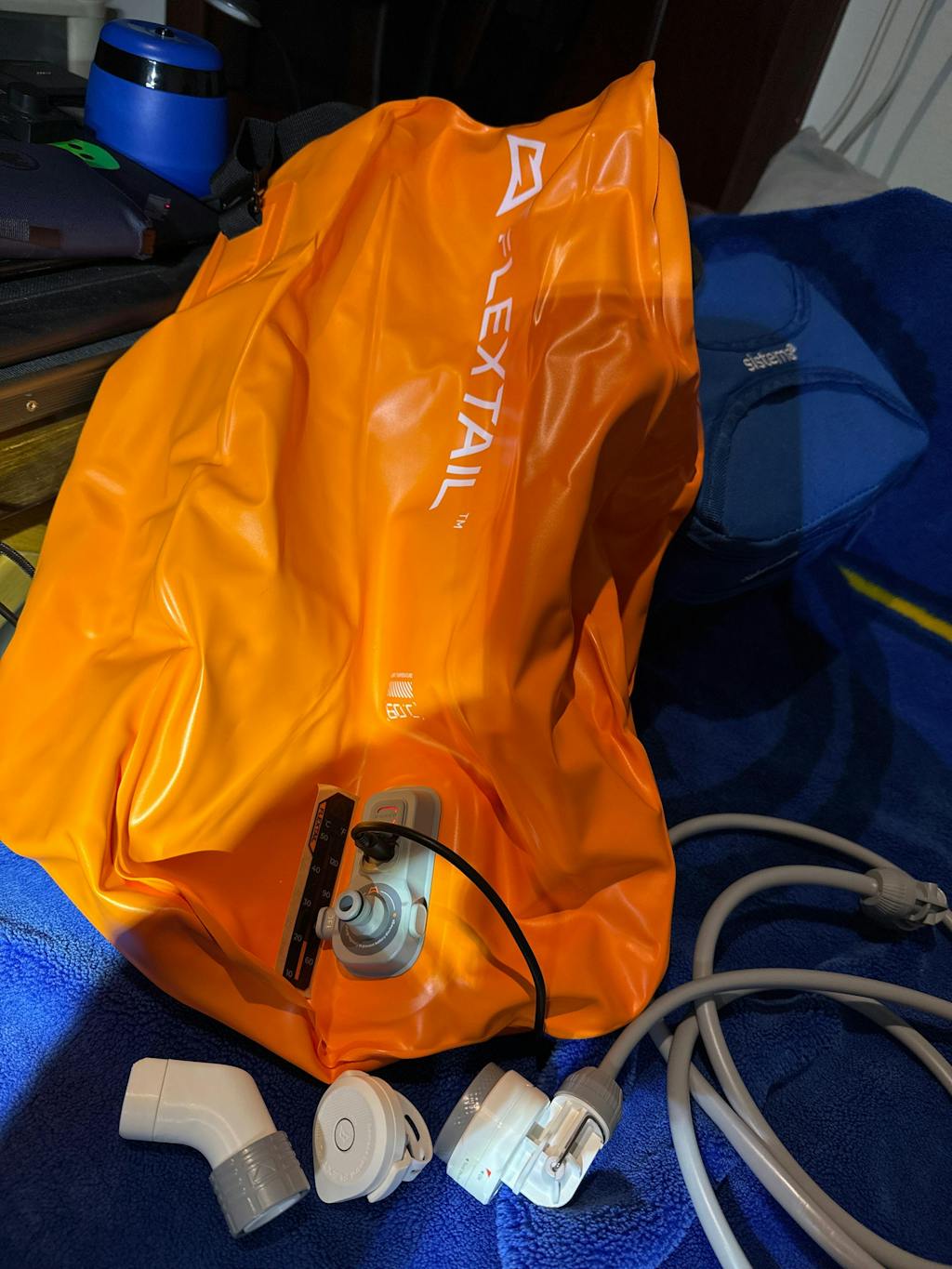 FLEXTAIL TINY SHOWER BUCKET & BAG —— Your On the Go Shower Station