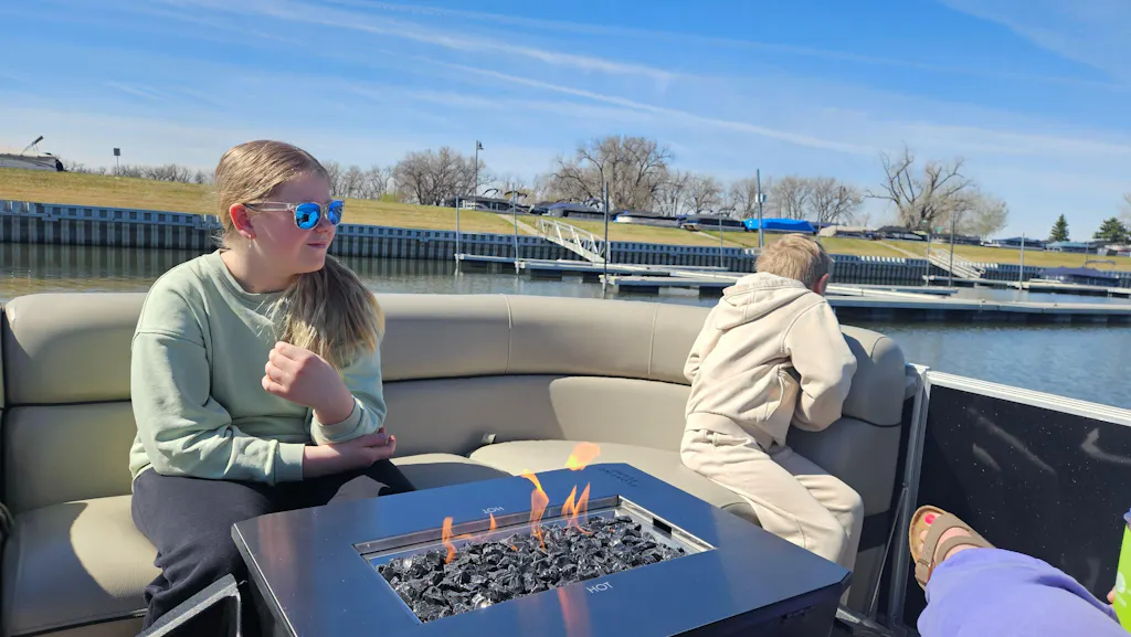 Pontoon Boat Fire Pit – Floating Flame