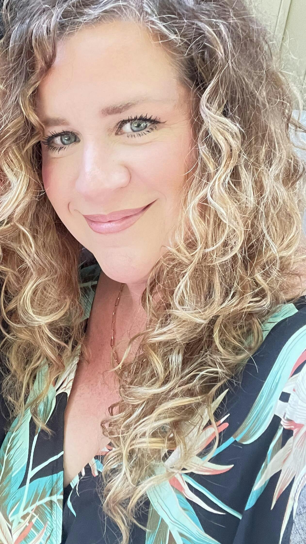 Wavy Hair Styling Kit | Styling Products For Wavy Hair | Flora & Curl ...