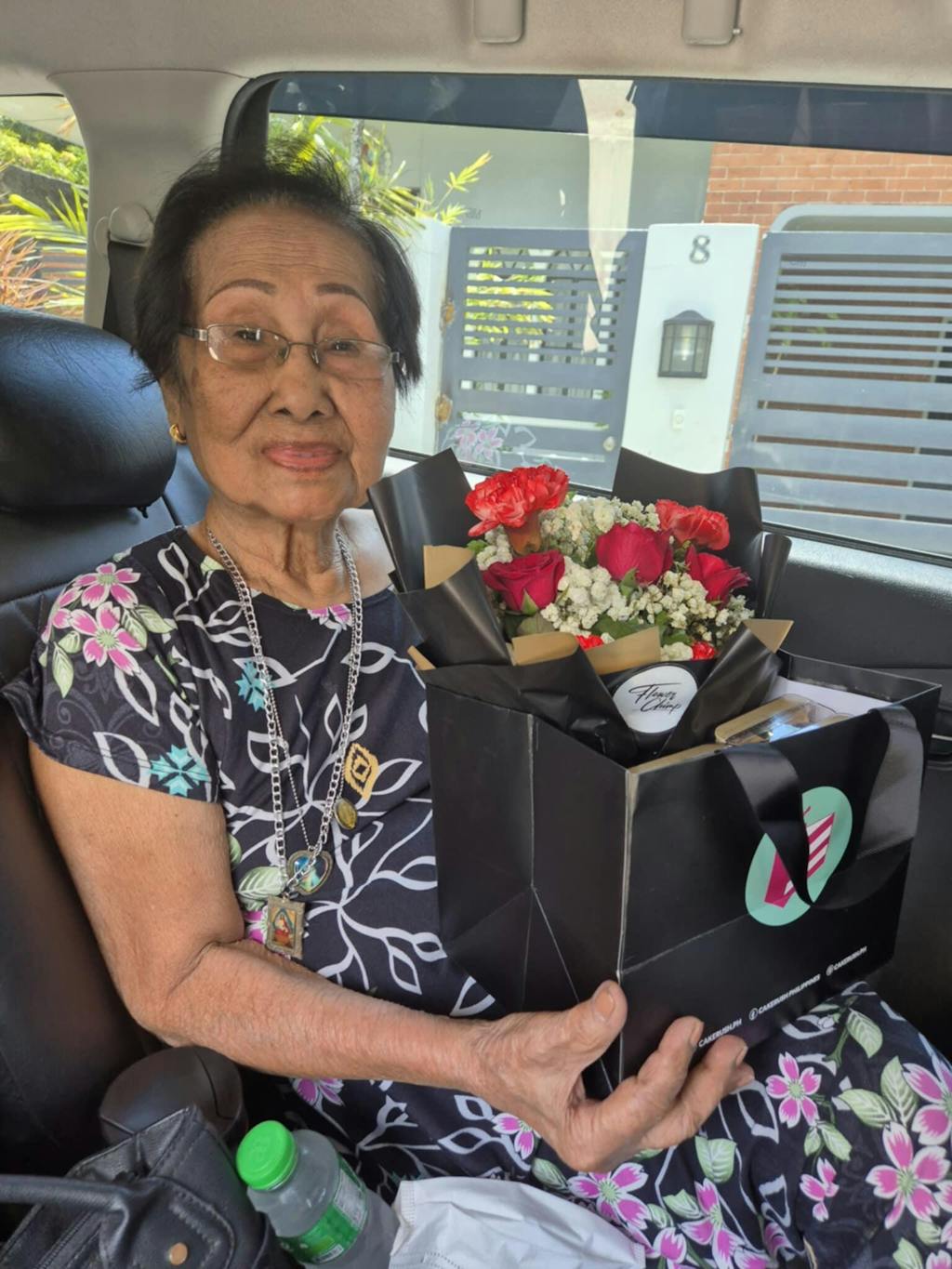 Mirabella Gorgeous Red Roses & Carnations Bouquet Philippines