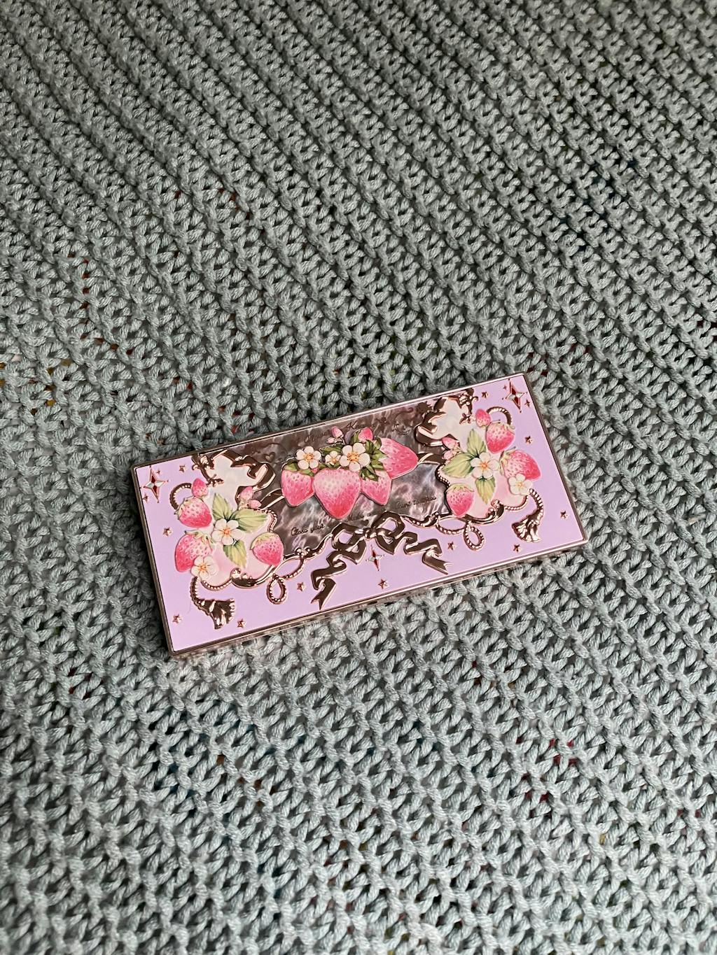 Violet Strawberry Rococo Eyeshadow Palette – Flower Knows