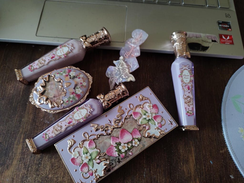 Violet Strawberry Rococo Glowy Lip Gloss – Flower Knows