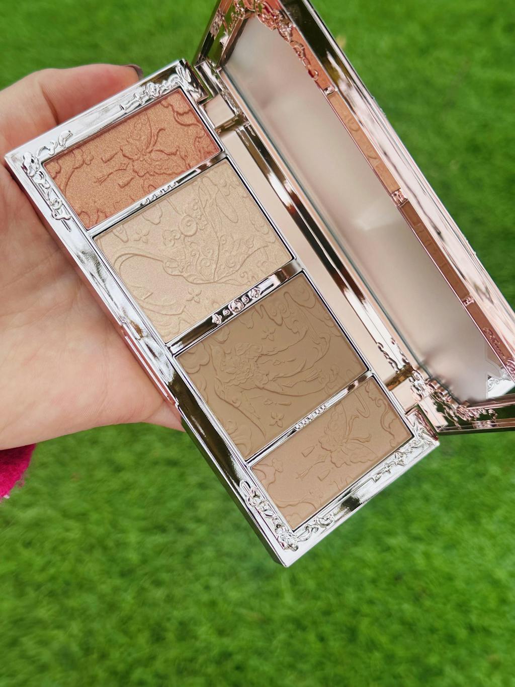 Butterfly Cloud Collar Embossed Highlight & Contour Palette – Flower Knows