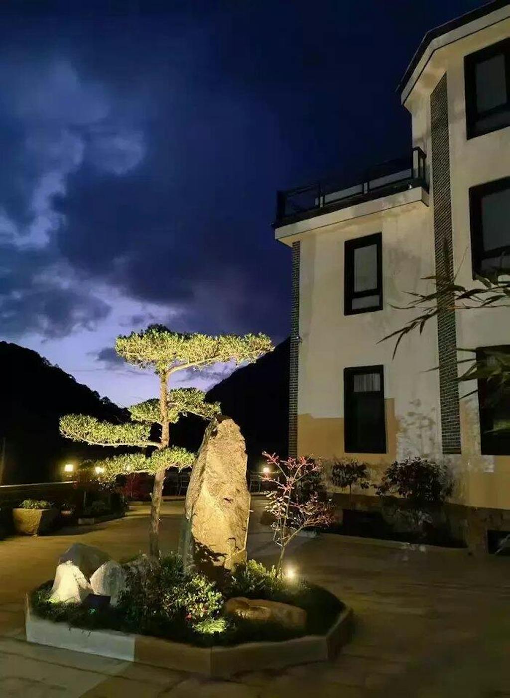 Waterproof Solar LED Spot Light Landscape Lighting Tree Spotlight ...