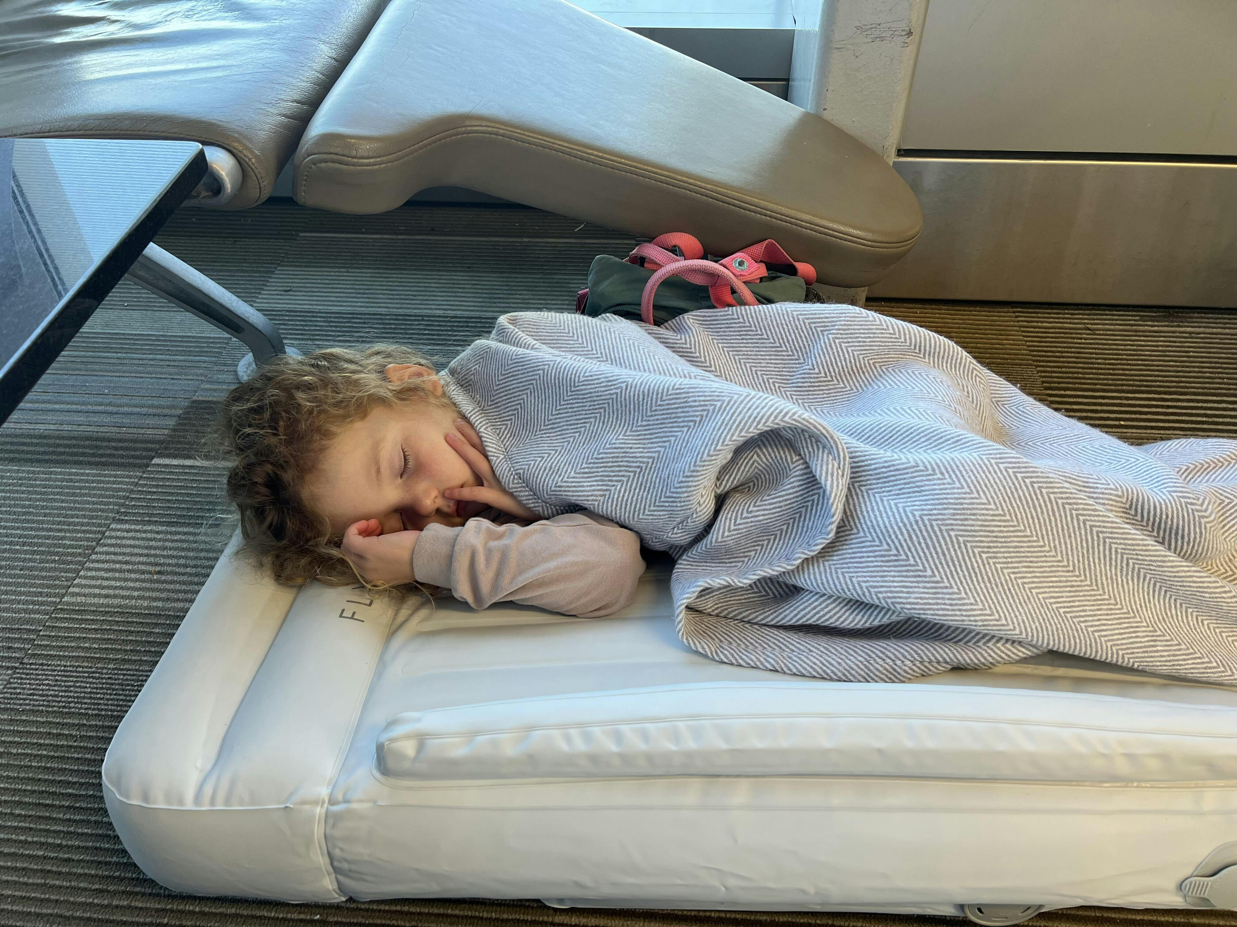 REVIEWS: Flyaway Kids Bed - BEST sleeping aid for your child on planes ...