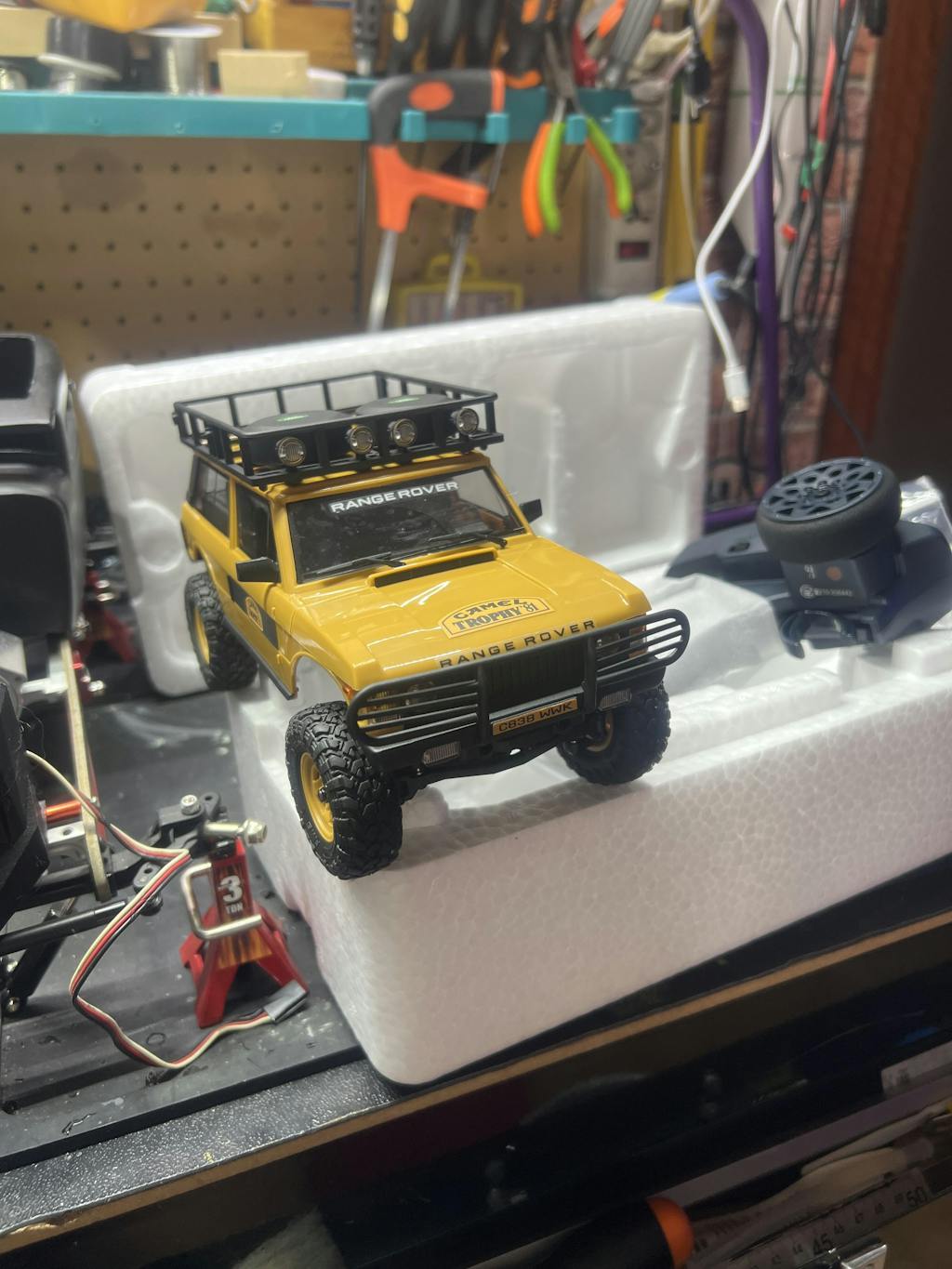 1/24 Land Rover RC | Camel Trophy | Realistic Adventure – FMS Model