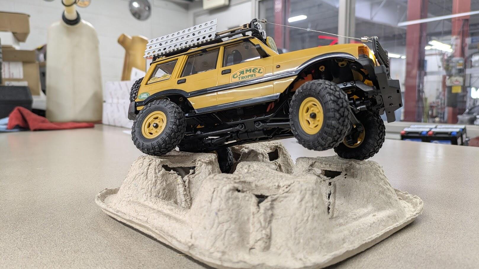 1/24 Land Rover RC | Camel Trophy | Realistic Adventure – FMS Model