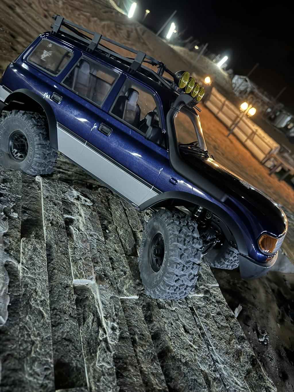 FMS 1:10 FCX10 PRO Brushless Toyota Land Cruiser LC80 RS V2