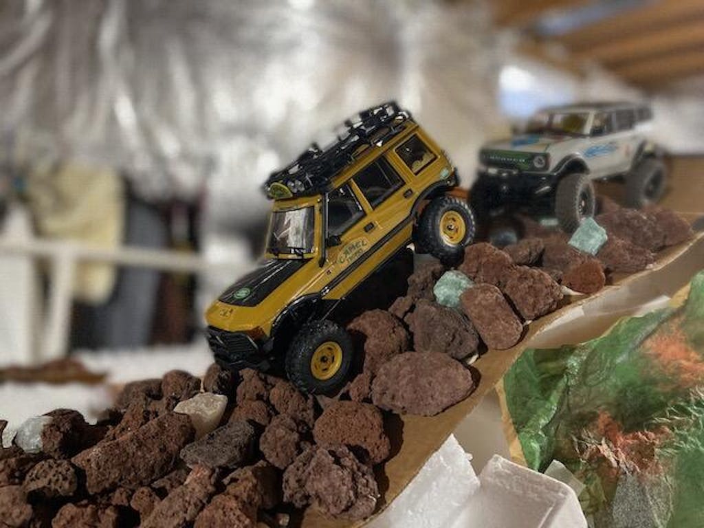 1/24 Land Rover RC | Camel Trophy | Realistic Adventure – FMS Model