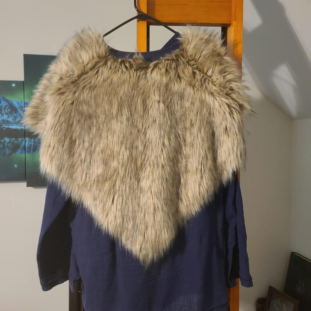 Barbarian Faux Fur Mantle L/XL – Folk Of The Wood