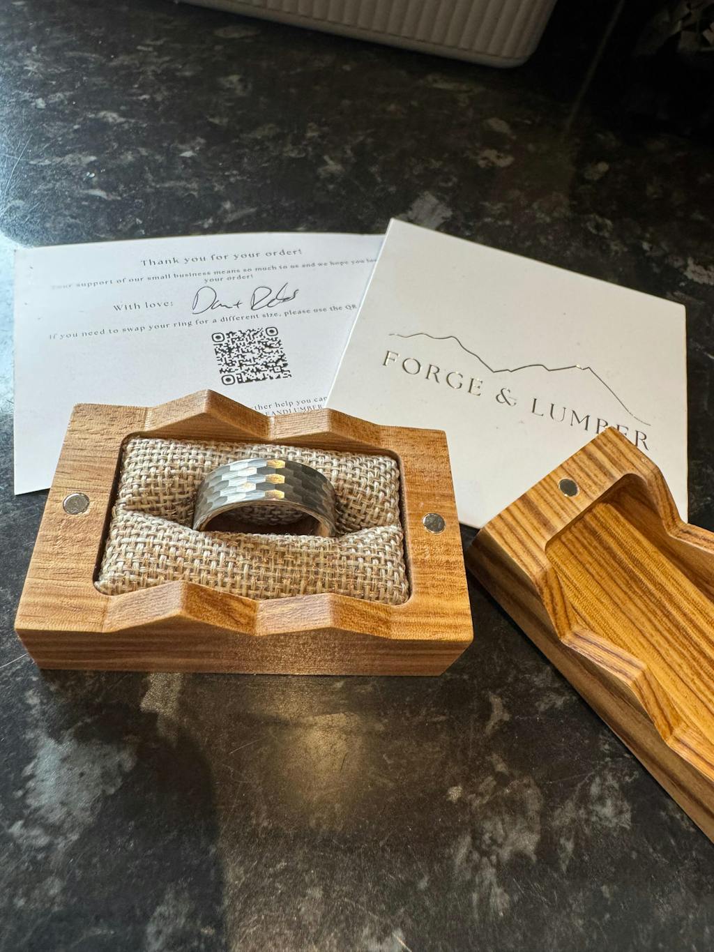 Il Campbeltown | Anello di nozze in tungsteno argentato Whisky Barrel ...