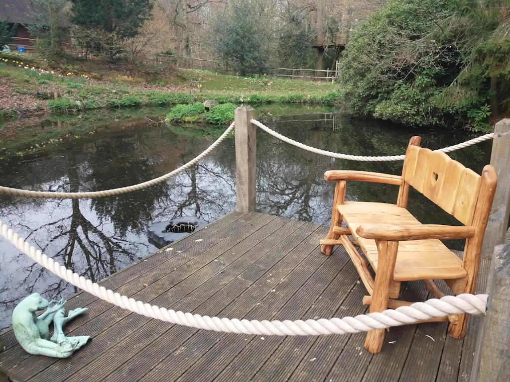 Oak Heart Garden / Park Bench