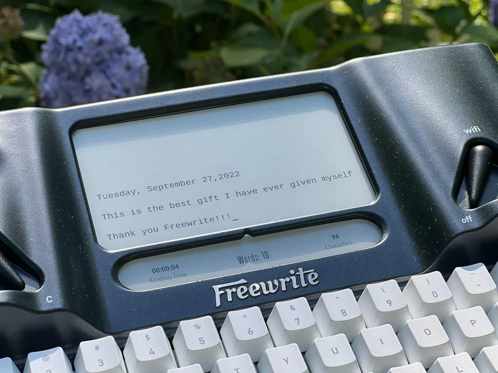 Smart Typewriter (Gen3) - Freewrite Store