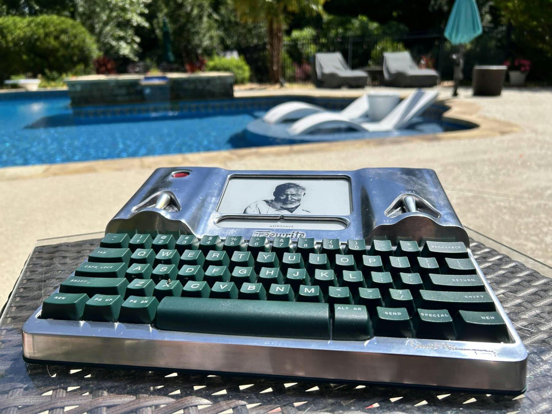 Ernest Hemingway Freewrite Signature Edition - Freewrite Store