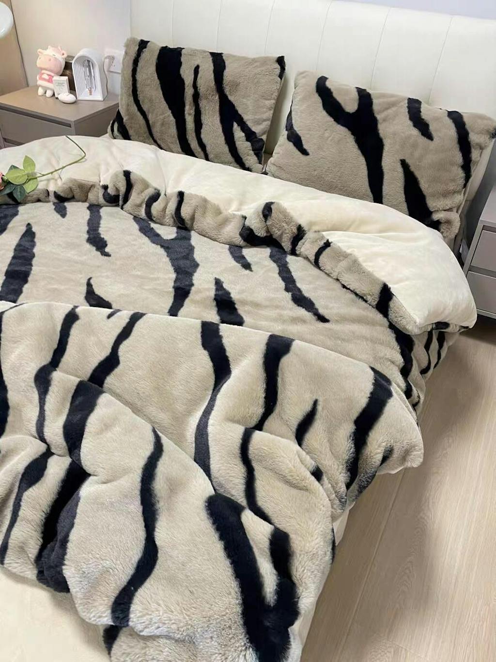 Zebra Thickened Fluffy Fur Bed Sheet Set - FunnyFuzzy