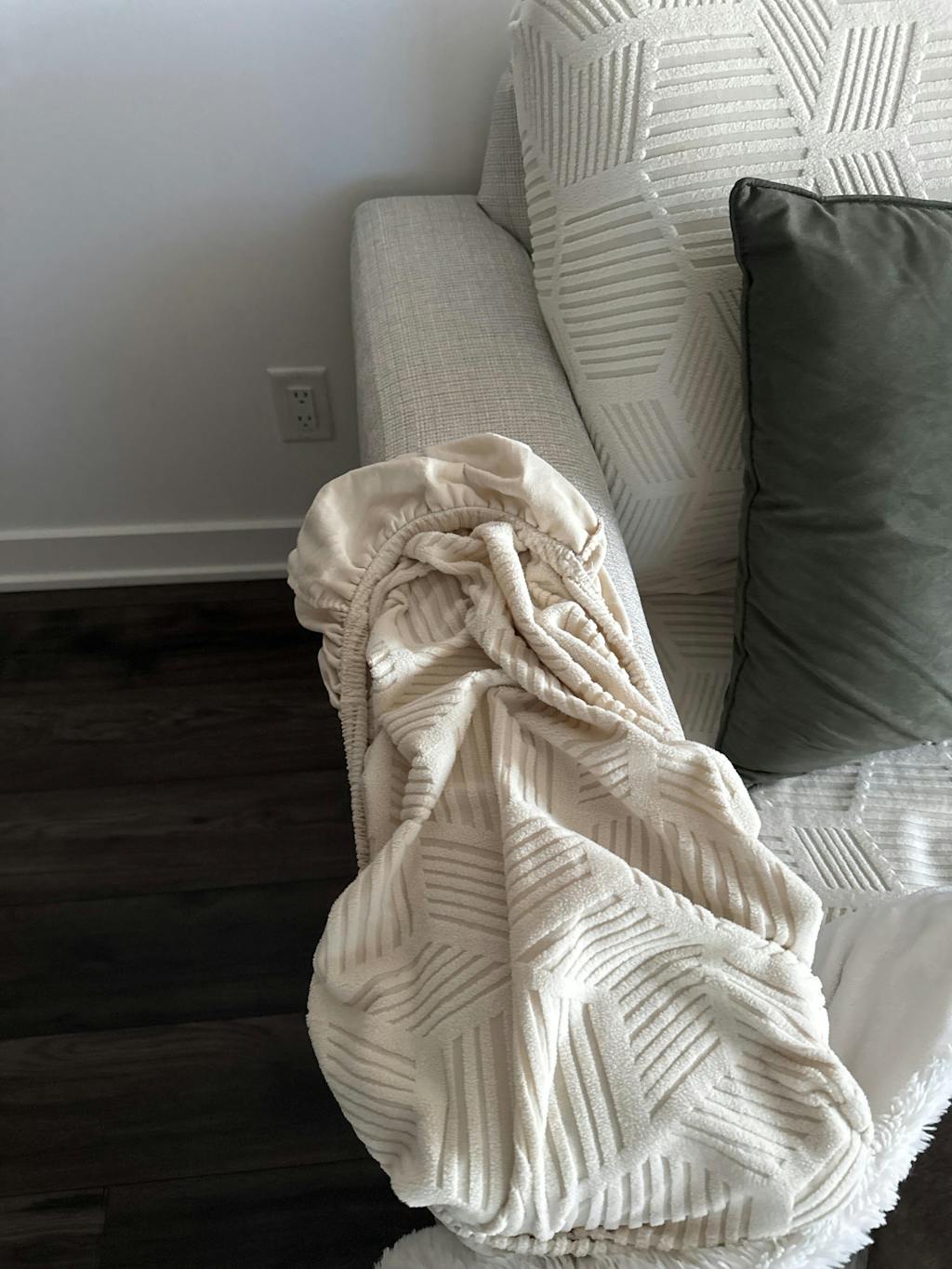 Honeycomb Pattern Water-resistant Stretch Full-Cover Magic Couch Cover ...