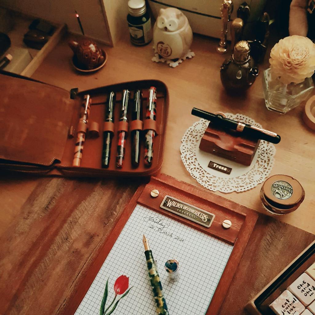 The Note Board - Wooden Rhodia Notepad Holder - Walnut | Galen Leather
