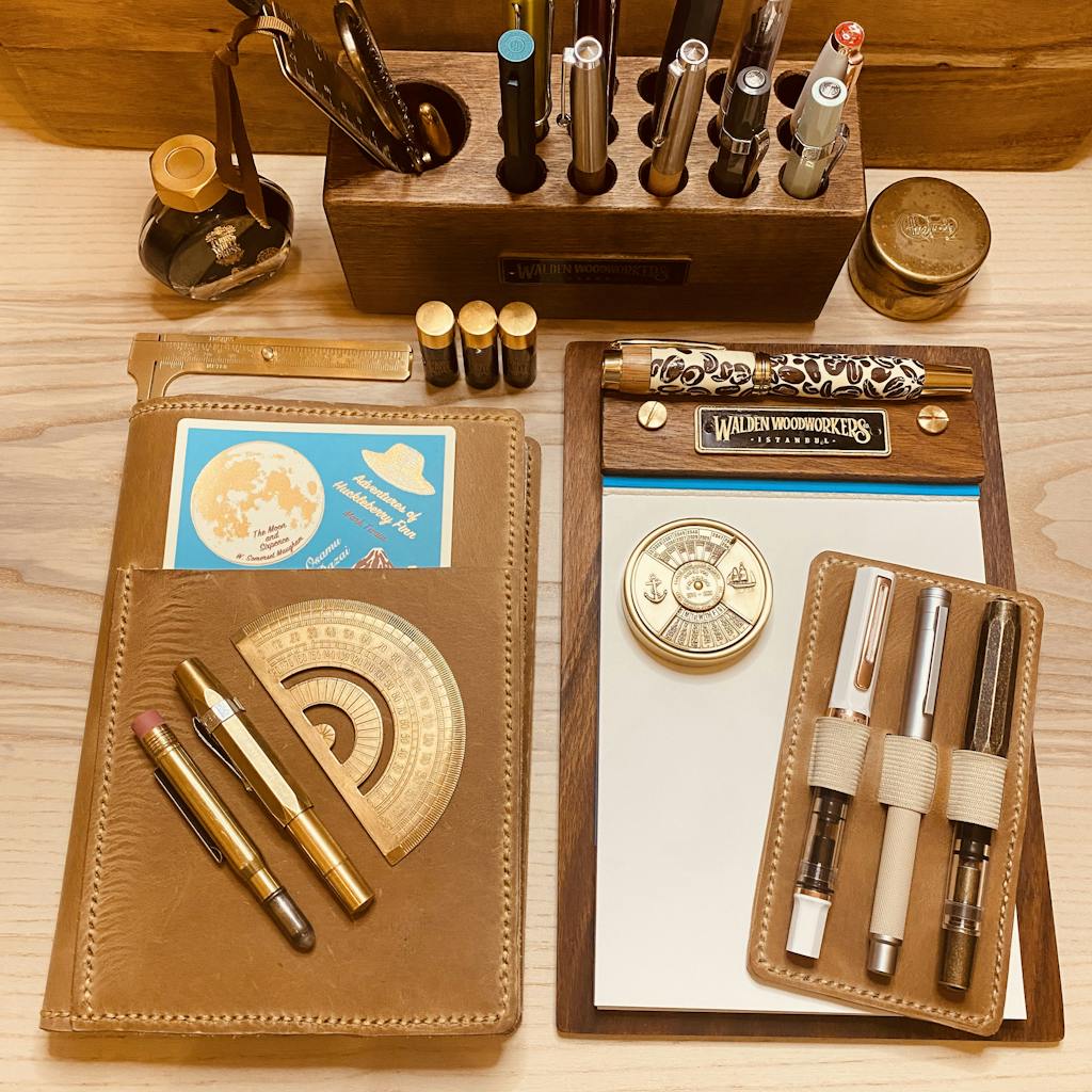 The Note Board - Wooden Rhodia Notepad Holder - Walnut | Galen Leather