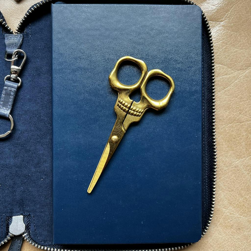 Skull Scissors Brass - Galen Leather