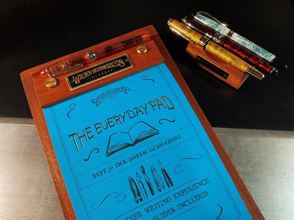 The Note Board Wooden Rhodia Notepad Holder - Mahogany | Galen Leather