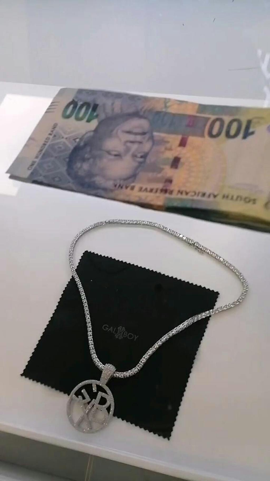 GXB PENDANT NECKLACE