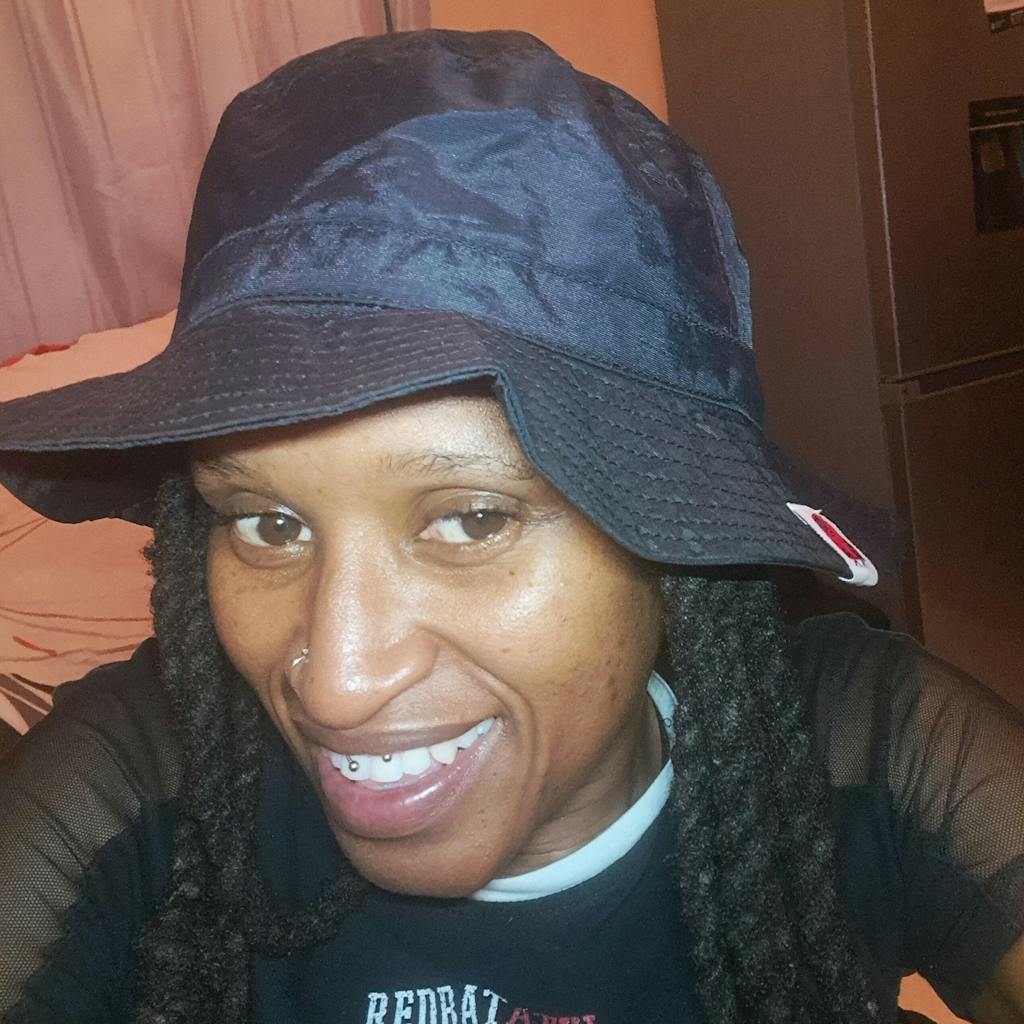 ESSENTIAL BUCKET HATS