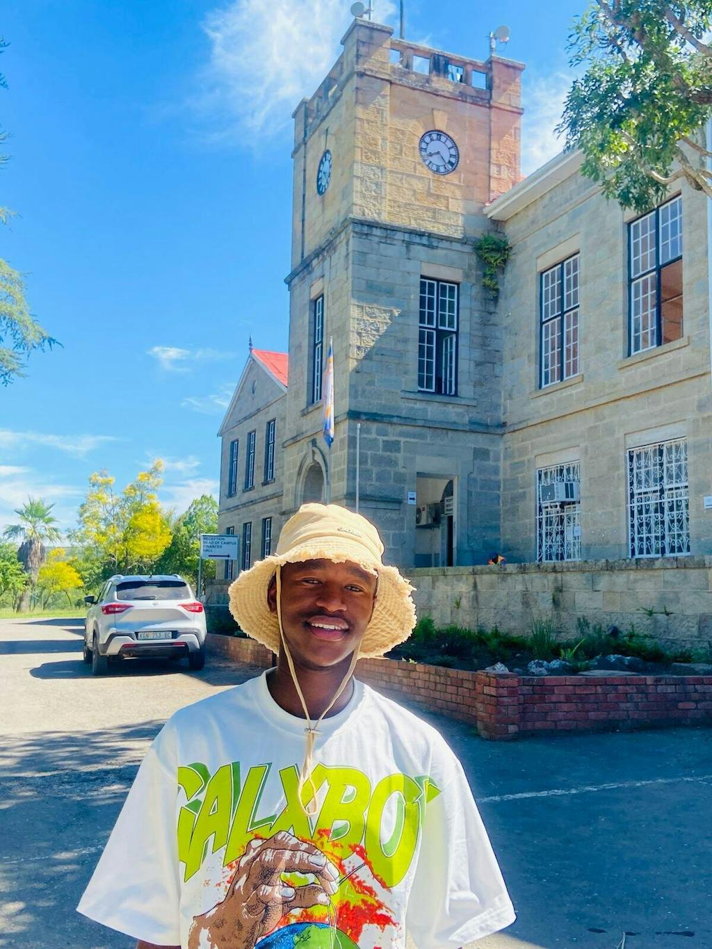 ESSENTIAL BUCKET HATS