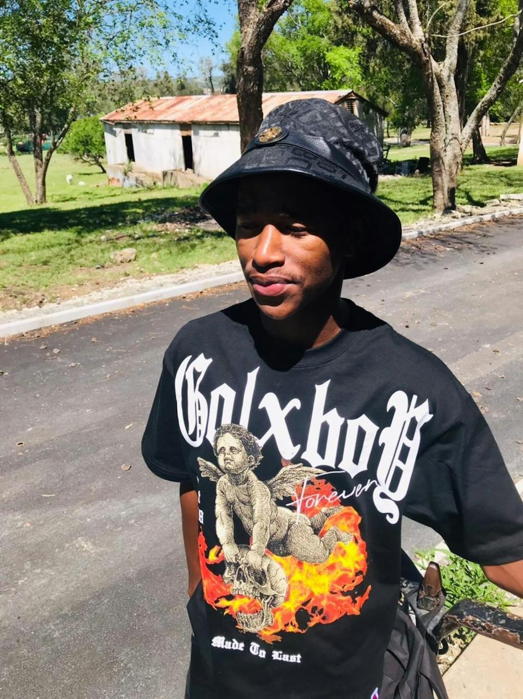 ESSENTIAL BUCKET HATS