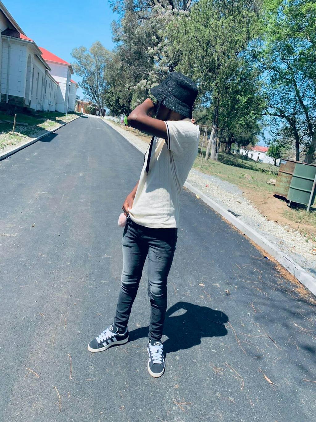 ESSENTIAL BUCKET HATS