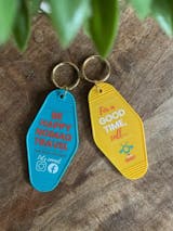 Custom Gold Foil Stamped Vintage Plastic Hotel Motel Key Tag Keychains ...